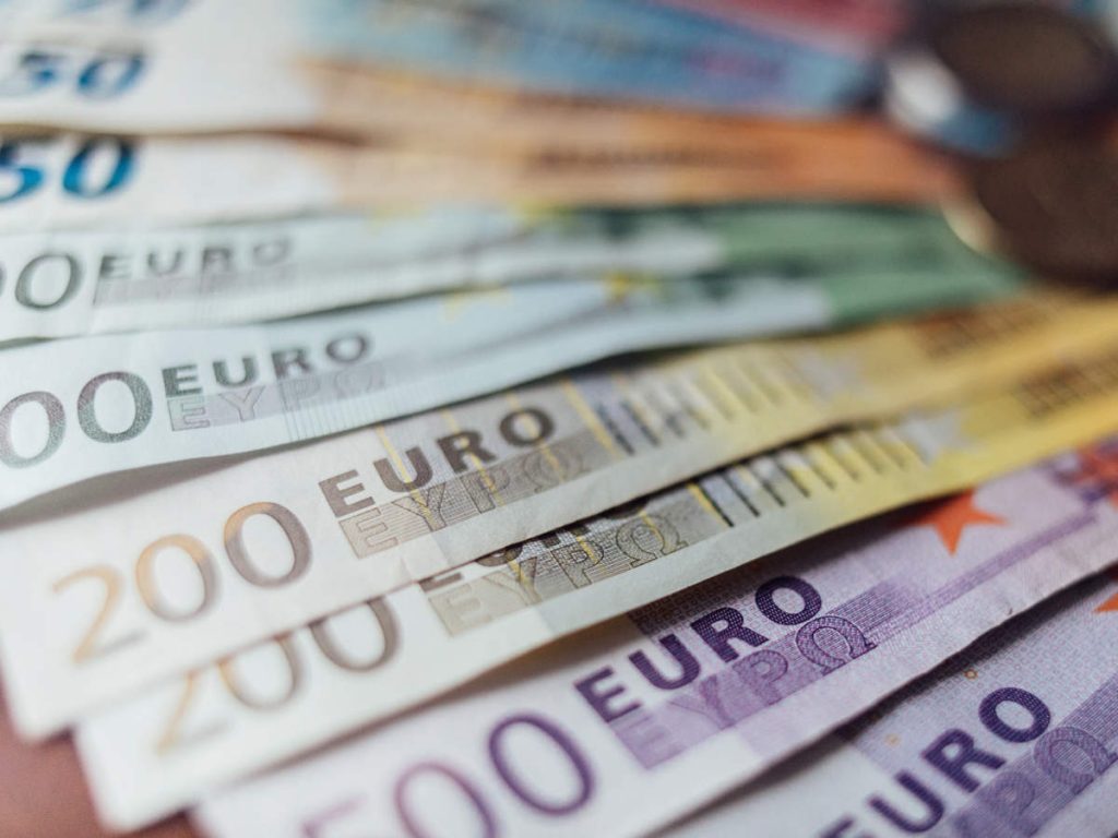 Who Should Get A Euro Bank Account? - WebSta.ME