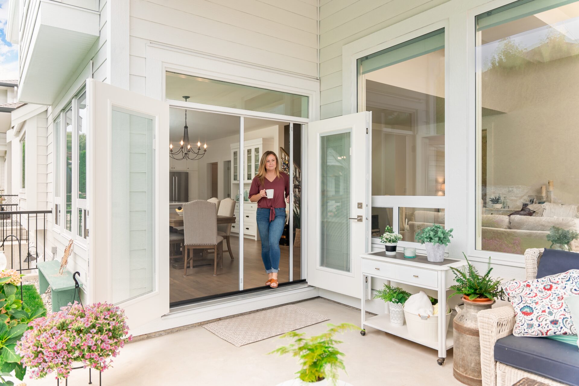 7 Useful Tips of Choosing Phantom Door Screens - WebSta.ME
